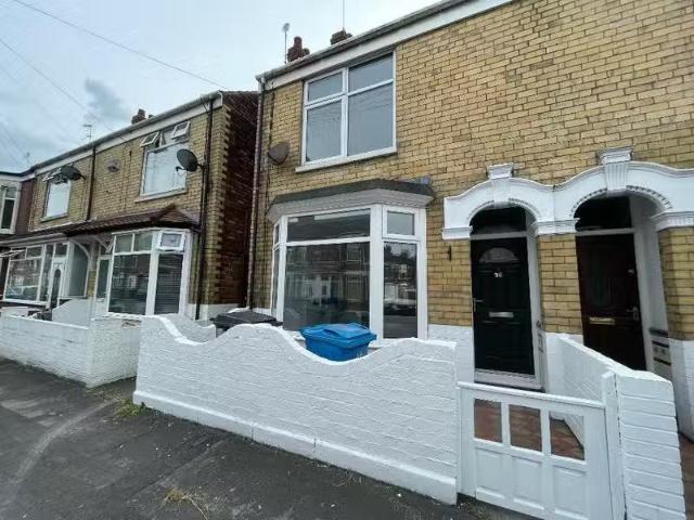 Nice 1 BA 2 bedroom terraced house for rent in Hereford St, Hu.