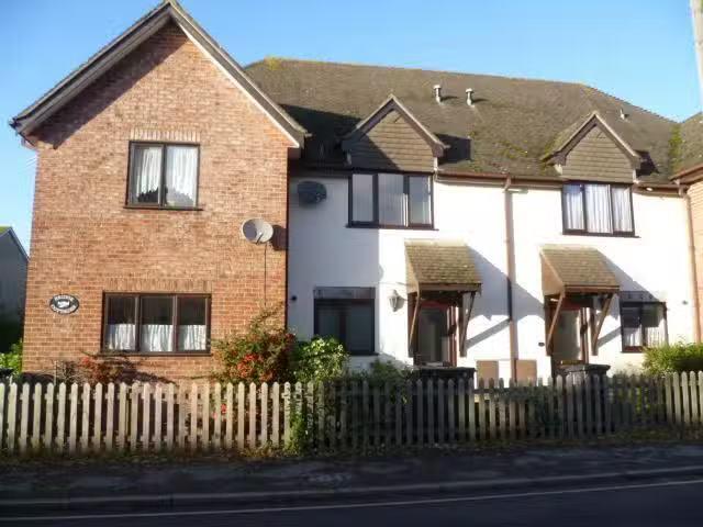 Deal! 1 BA 2 bedroom terraced house for rent in Julians Road.