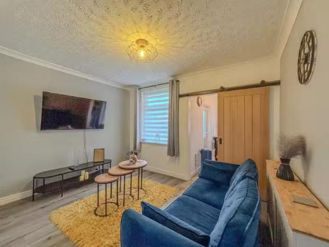 Deal! 1 BA 2 bedroom terraced house for rent in John Street, N.