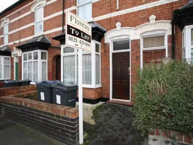 Deal! 1 BA 2 bedroom terraced house for rent in Knowle Road, S.