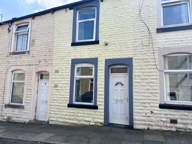Deal! 1 BA 2 bedroom terraced house for rent in Reed Street, B.