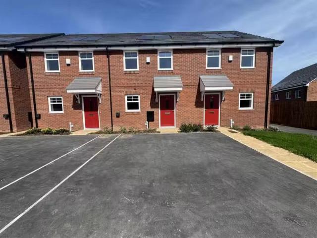 Just in! 1 BA 2 bedroom terraced house for rent in Silverhill.
