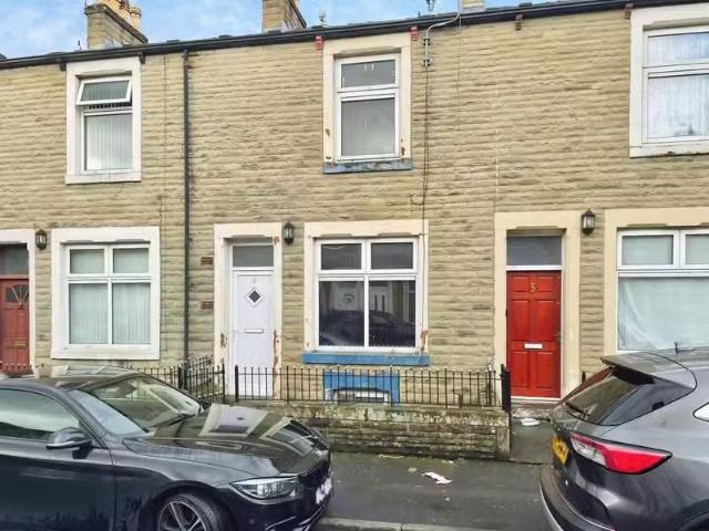 Charming 1 BA 2 bedroom terraced house for rent in Thurston St.