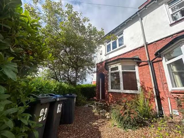 Charming 1 BA 2 bedroom terraced house for rent in Vicarage Ro.