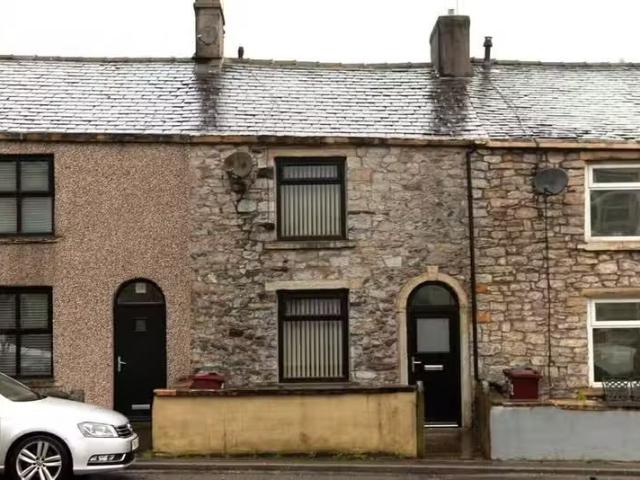Just in! 1 BA 2 bedroom terraced house for rent in Whalley Roa.