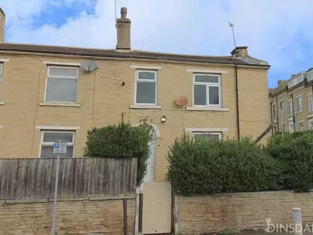 Cozy 1 BA 2 bedroom terraced house for rent in Whetley Lane, B.