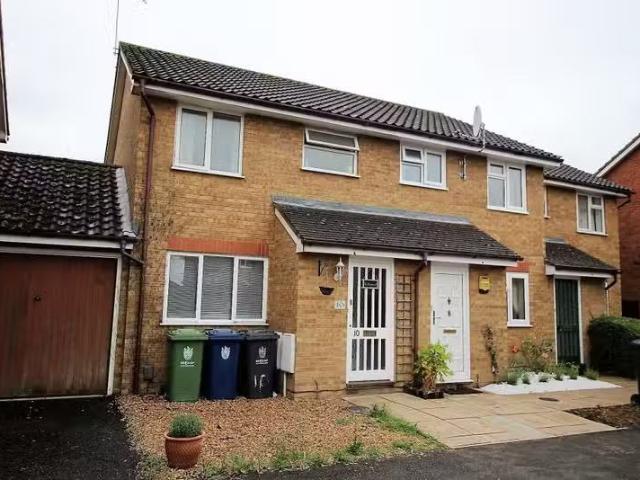 Rental! 1 BA 2 bedroom terraced house for rent in Woodman Way.