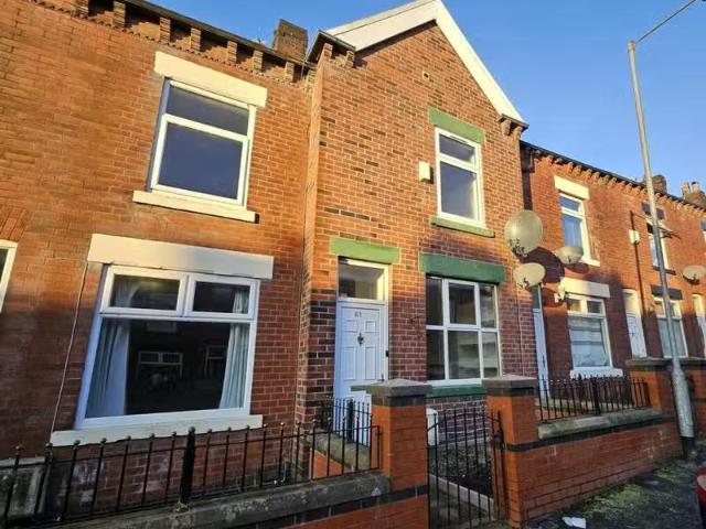 Nice 1 BA 2 bedroom terraced house for rent in 61 Queensgate.