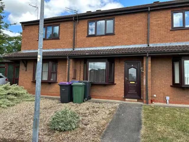 Charming 1 BA 2 bedroom town house for rent in Warren Close, G.