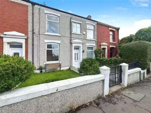 Charming 1 BA 4 bedroom Mid Terrace House to rent, Brindle Str.