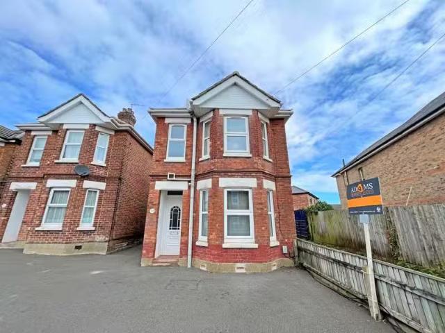 Charming 1 BA 4 bedroom detached house for rent in Withermoor.