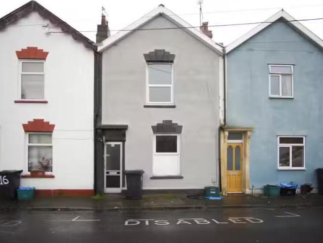 For Rent! 1 BA 4 bedroom house for rent in Brenner Street, Eas.
