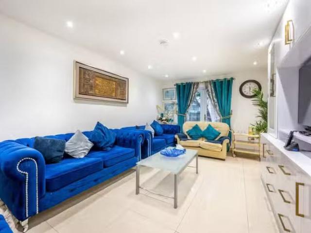 Just in! 1 BA 4 bedroom house for rent in Lincoln Road, Plaist.