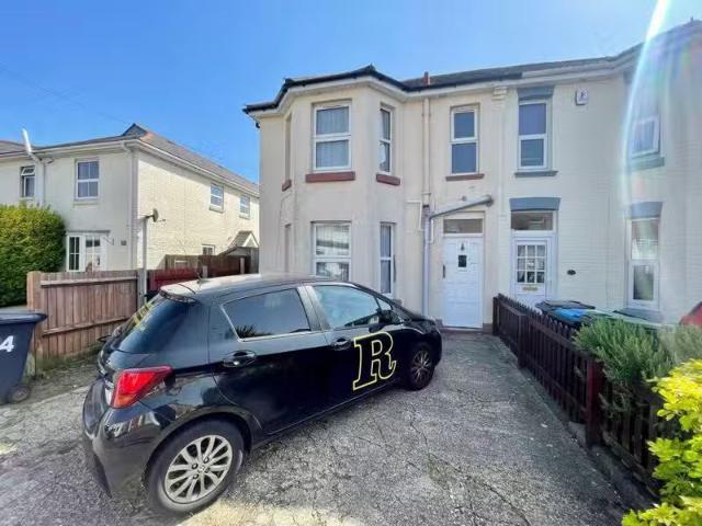Cheap 1 BA 4 bedroom house for rent in Student Four Double Bed.