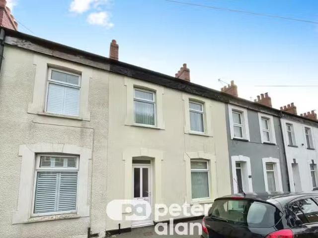 Cheap 1 BA 4 bedroom house for rent in Sevenoaks Street, CF11