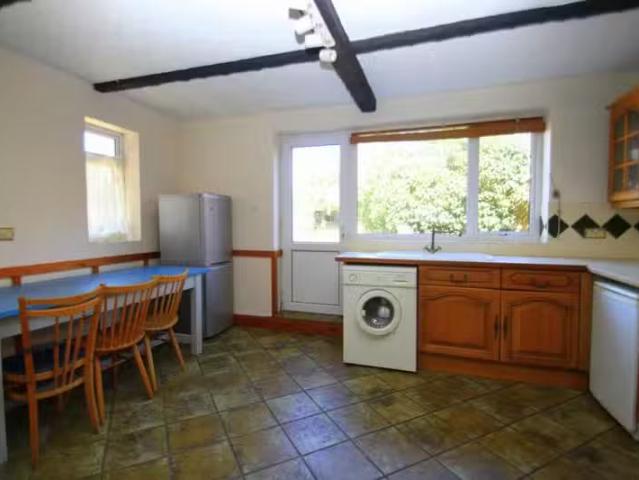 Deal! 1 BA 4 bedroom property for rent in Bennett Road, Bourne.