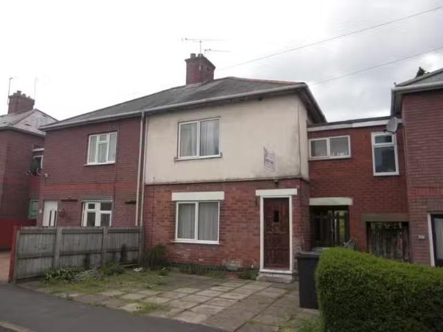 Just in! 1 BA 4 bedroom semi detached house for rent in 67 Ken.