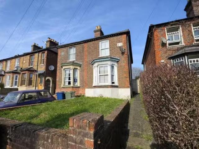 Nice 1 BA 4 bedroom semi detached house for rent in Gordon Roa.