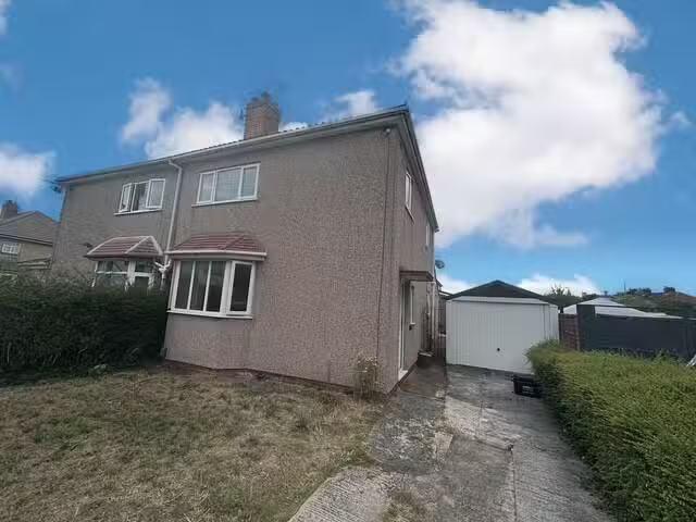 Deal! 1 BA 4 bedroom semi detached house for rent in Manor Roa.