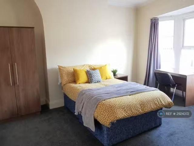 For Rent! 1 BA 4 bedroom terraced house for rent in Albany Roa.
