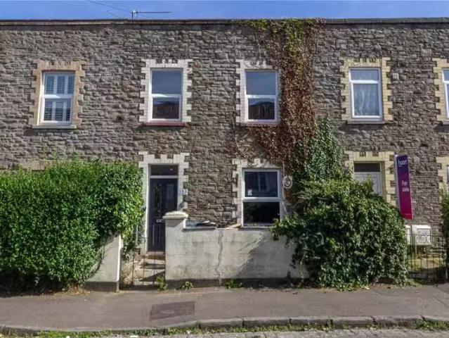 Cozy 1 BA 4 bedroom terraced house for rent in Forest Road, Fi.