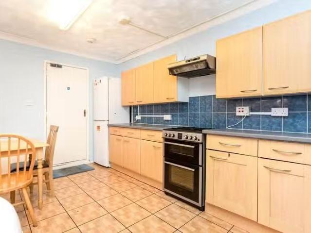 Just in! 1 BA 5 bedroom Mid Terrace House to rent, Coventry Ro.
