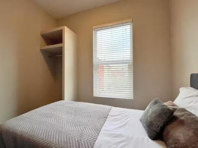 Charming 1 BA 6 bedroom house share for rent in Warbeck Road.