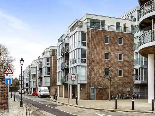 Unique 1 BA Flat to rent, Admiralty Road, Portsmouth, PO1 £92.