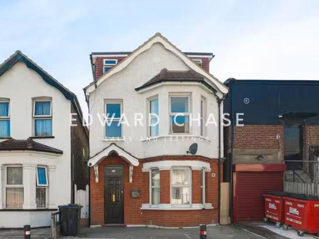 Unique 1 BA House of multiple occupation for rent in Connaught.