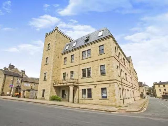New 1 BA Studio apartment for rent in Blackwall, Halifax, West.