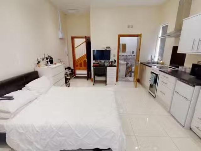 Just in! 1 BA Studio flat for rent in 3 Raglan Road, Edgbaston.