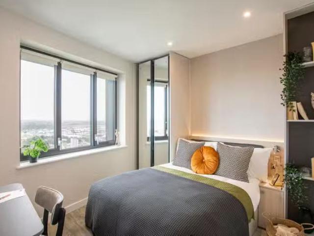 Unique 1 BA Studio flat for rent in College Road, Croydon, Lon.