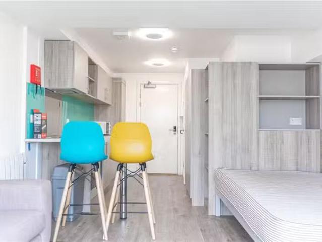 Rental! 1 BA Studio flat for rent in Cheswick Campus, The Squa.