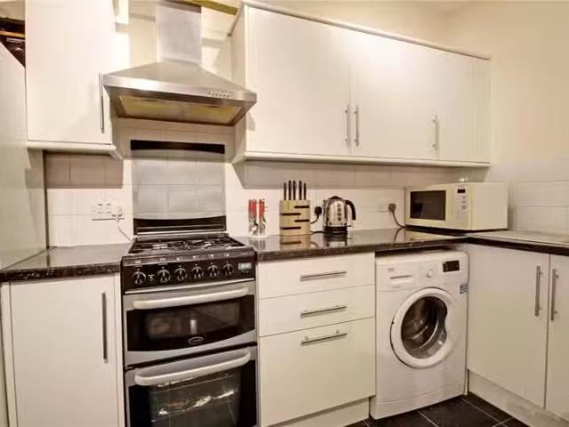 Nice 1 BA Studio flat for rent in Chertsey, Surrey, KT16