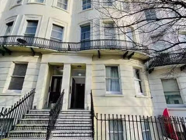 Charming 1 BA Studio flat for rent in Brunswick Place, Hove, E.