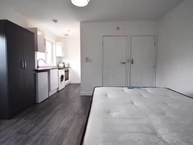 Deal! 1 BA Studio flat for rent in Daventry Road, Coventry, CV.
