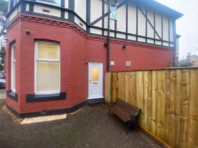 Cozy 1 BA Studio flat for rent in Eaton Court, Maderia Road, BH1