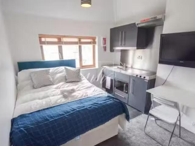 Nice 1 BA Studio flat for rent in Kendall Avenue, Stratford up.