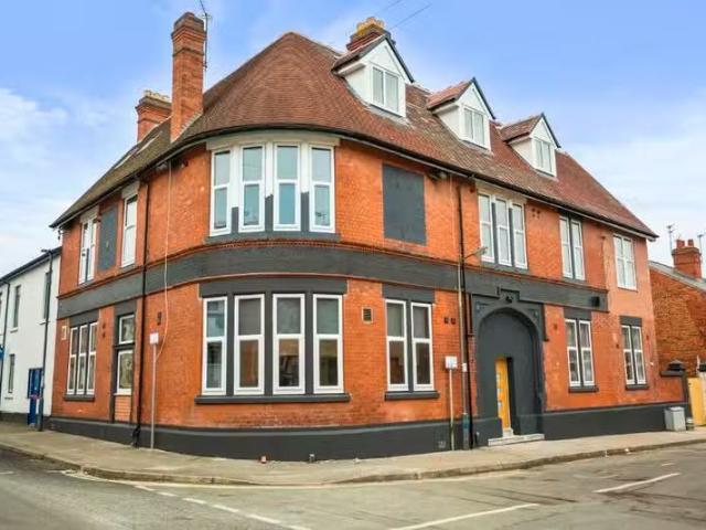 New 1 BA Studio flat for rent in King Alfred Street, Derby, De.