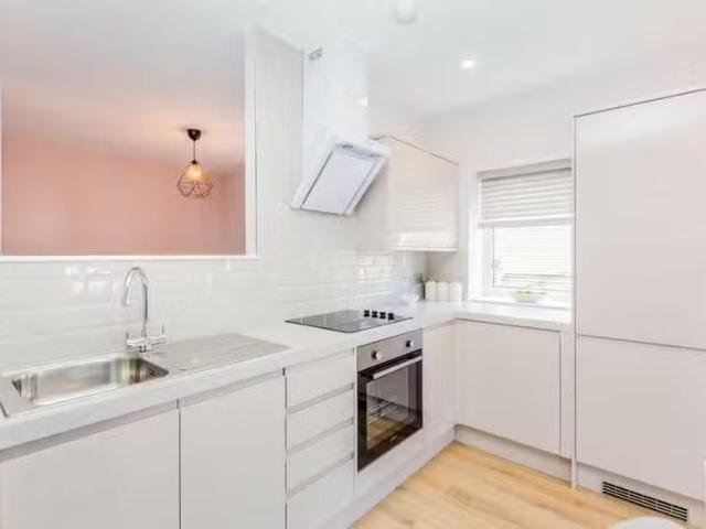 Unique 1 BA Studio flat for rent in Kingsway House, Welling Hi.