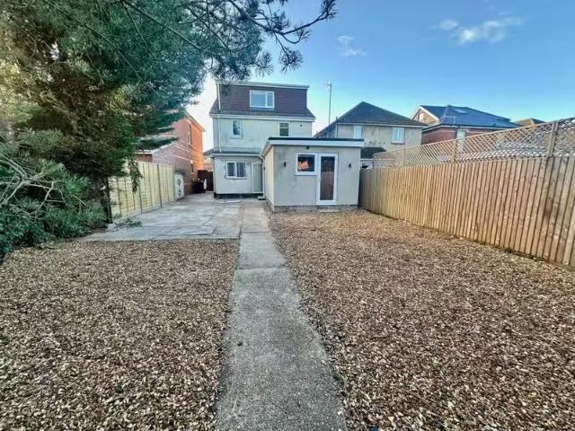 Just in! 1 BA Studio flat for rent in Highfield Road, BOURNEMO.