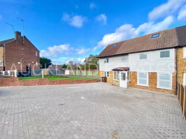 Cozy 1 BA Studio flat for rent in Oakmere Avenue, Potters Bar.