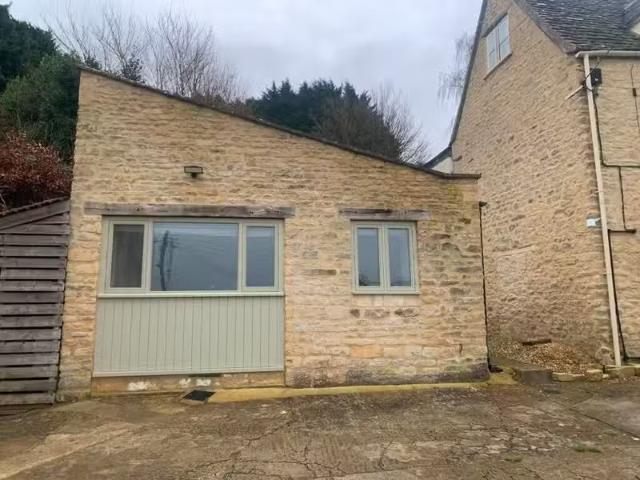 Cozy 1 BA Studio flat for rent in Old Pound House, Kingscourt.