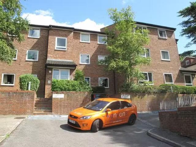 For Rent! 1 BA Studio flat for rent in Montana Close, South Cr.