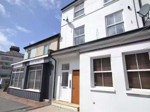 Cheap 1 BA Studio flat for rent in Seaside, Eastbourne, BN22 7.