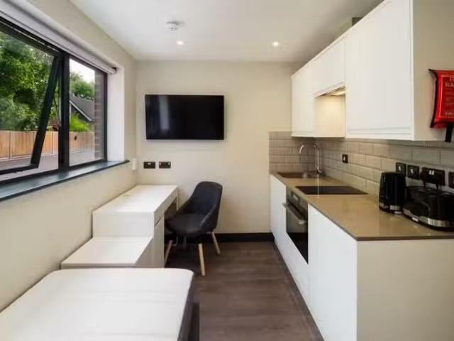 Rental! 1 BA Studio flat for rent in Studio 10A, SAR Court, Wo.