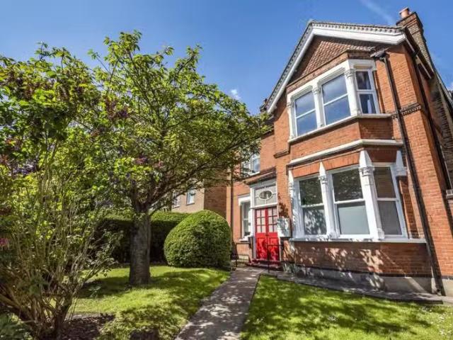 Charming 1 BA Studio flat for rent in Station Road Sidcup DA15
