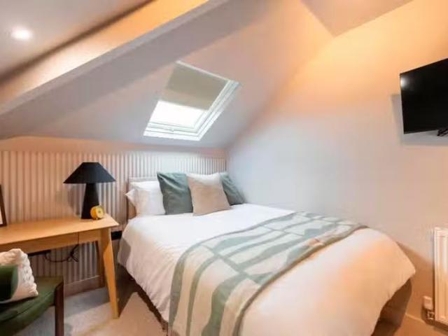 Deal! 1 BA Studio flat for rent in Peach Street, Derby, Derbys.