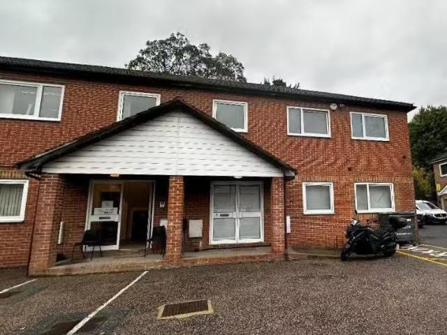 Nice 1 BA Studio flat for rent in Roberts Mews, Orpington, BR6.