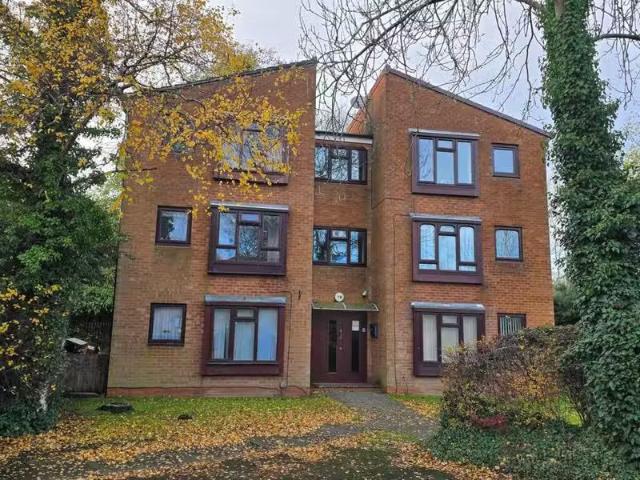 Charming 1 BA Studio flat for rent in Rednal Mill Drive, Redna.